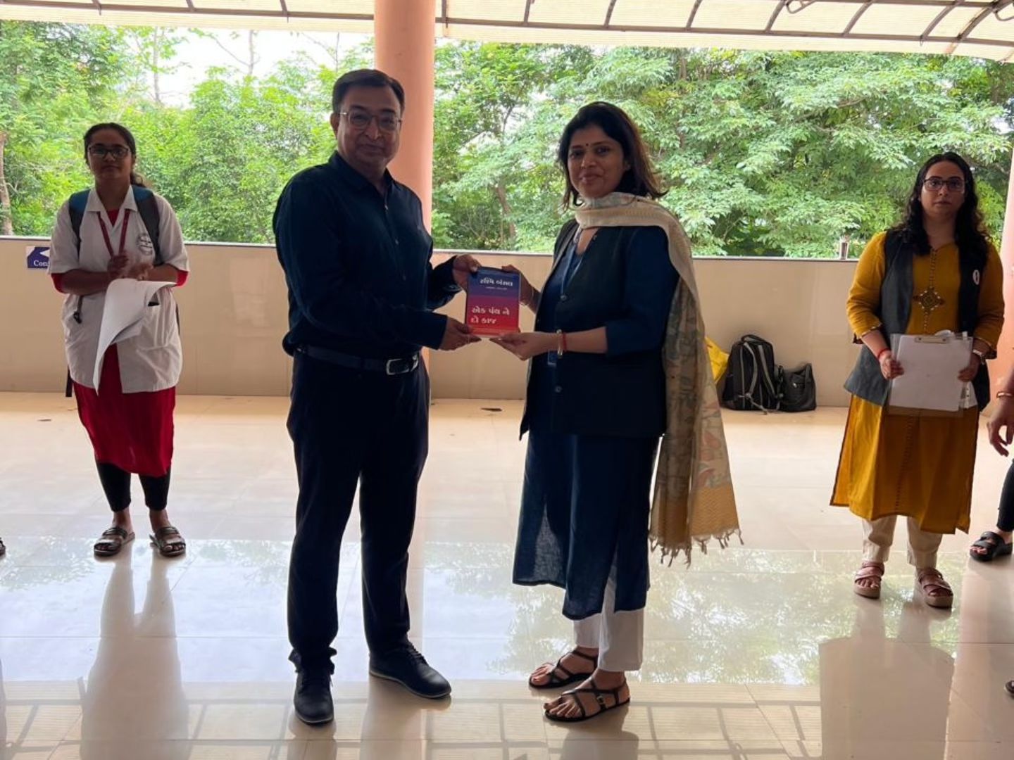 Anti-Ragging Week: Poster Making Competition – Vanita Vishram Women's ...